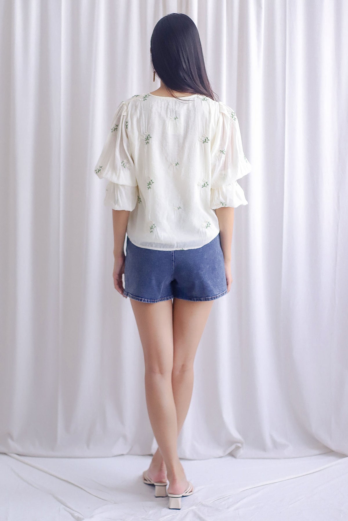 TDC Lassie Tiered Puffy Sleeve Top In Cream Embro – The Design Closets
