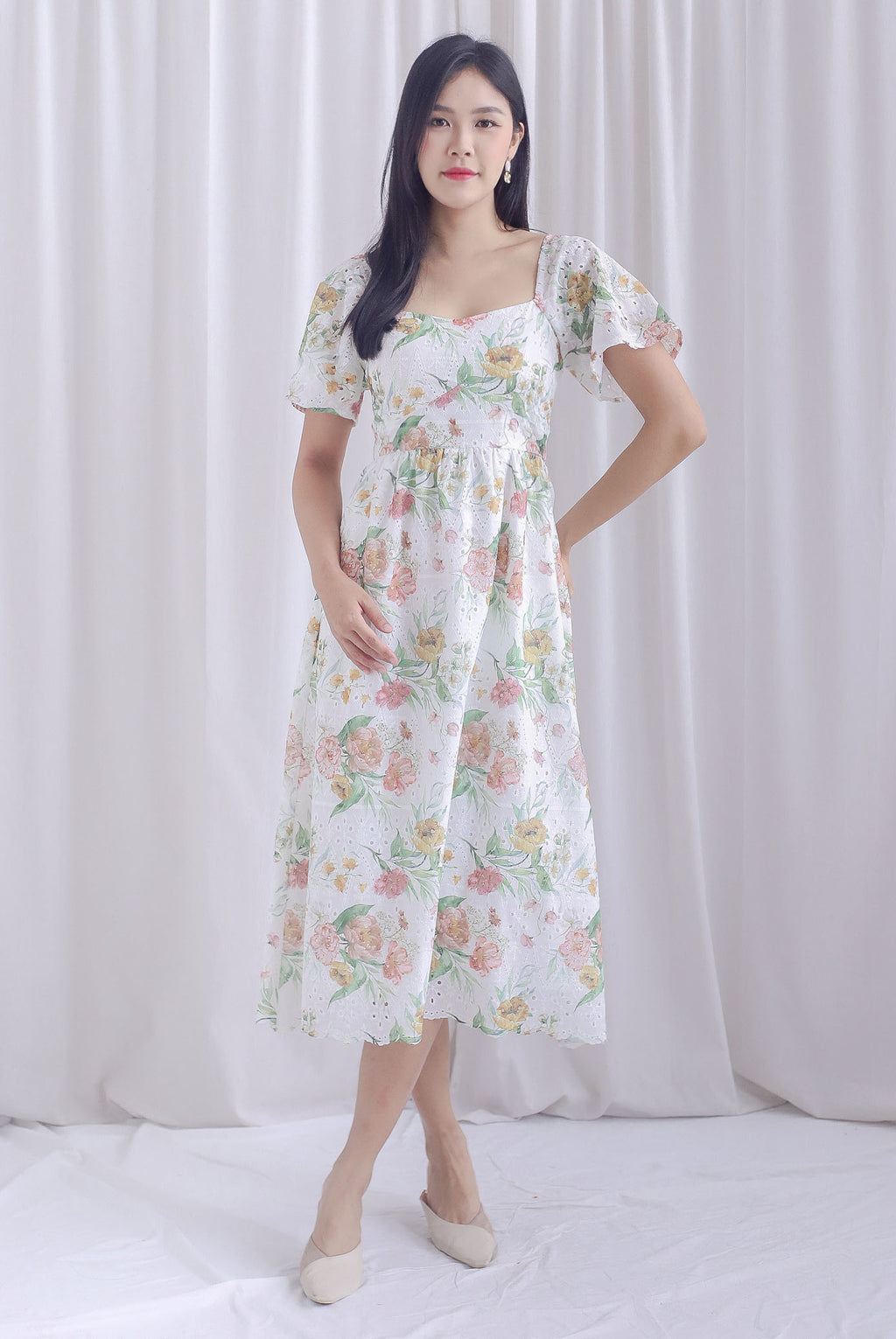 Madeleine Floral Print Eyelet Sleeved Dress In Pink – The Design Closets