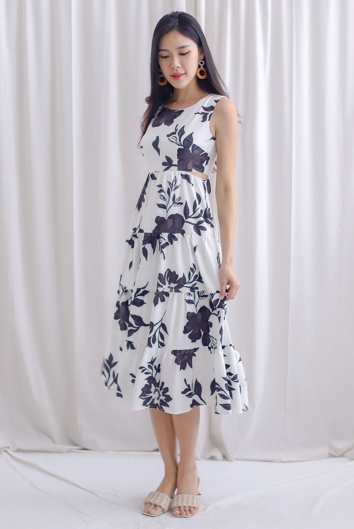 Starley Tiered Floral Maxi Dress In White – The Design Closets