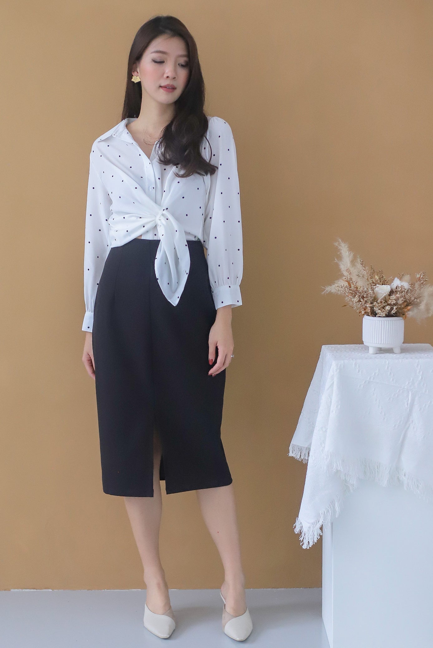 Aubri Tie Shirt In White Dots – The Design Closets