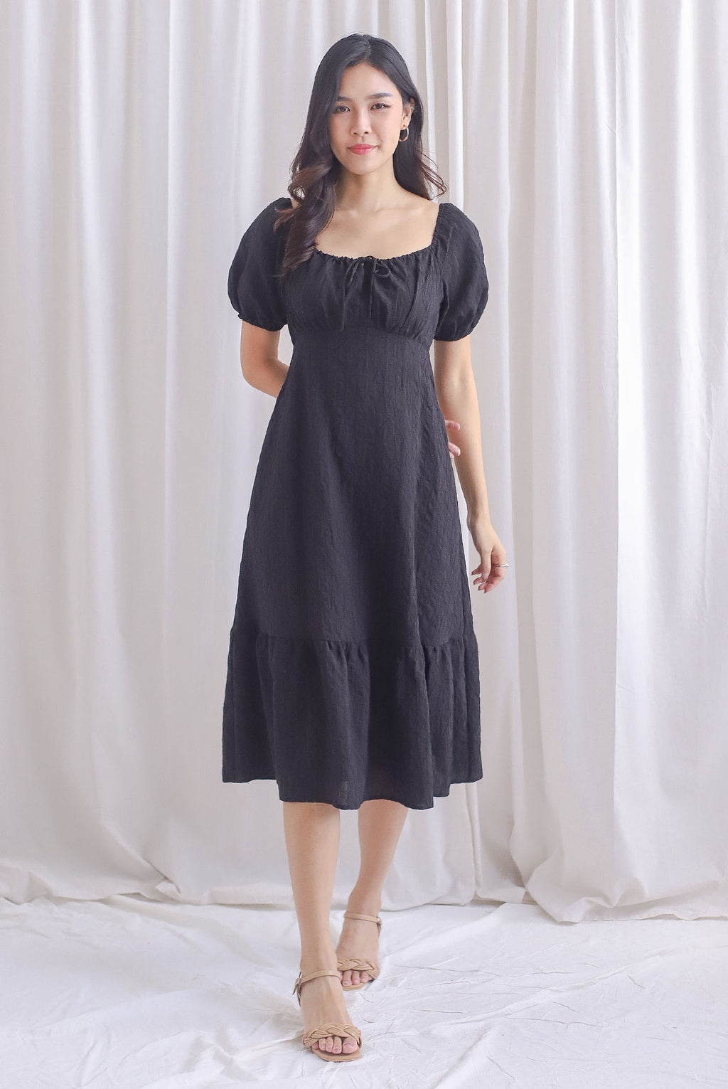 Patti Texture Puffy Sleeve Tie Midi Dress In Black – The Design Closets